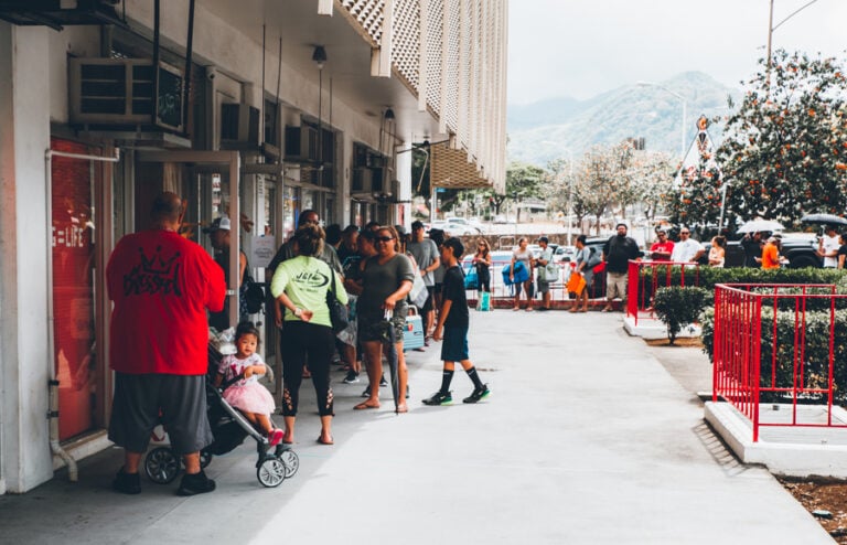 15 Off the Beaten Path Places to Eat in Oahu // Poke, Pizza & Shave Ice