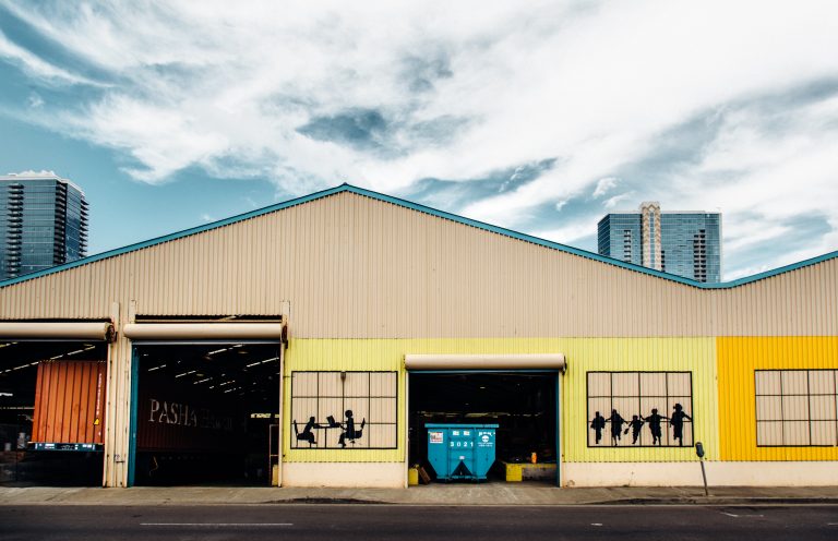 A Guide to Kakaako // Mural Hunting in Honolulu's Coolest Neighborhood