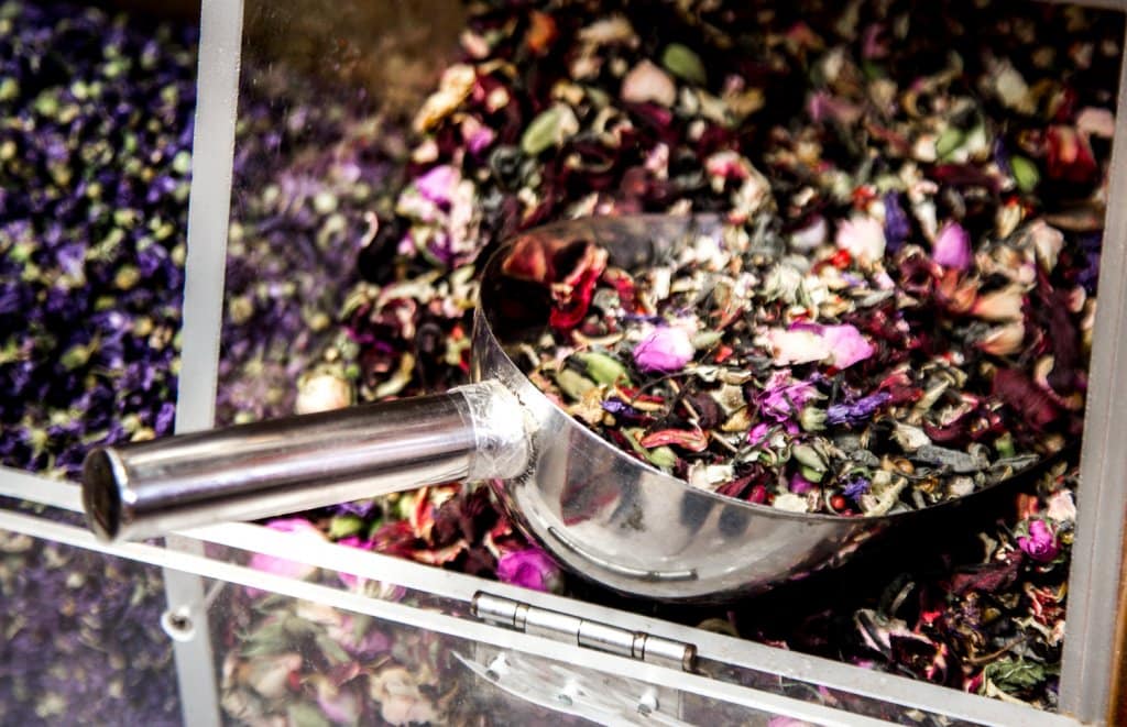 The Dubai Souks // A Guide to the Traditional Arabian Markets of Deira