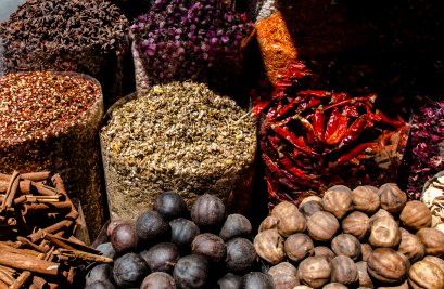 The Dubai Souks // A Guide to the Traditional Arabian Markets of Deira